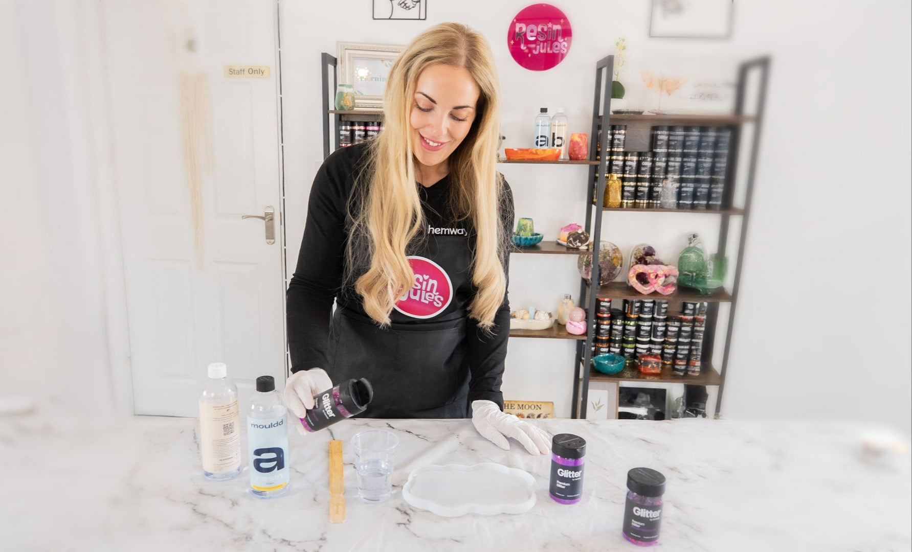 Resin Tutorial: Create a Epoxy Glitter Tray with Resin Jules | Blog | Hemway